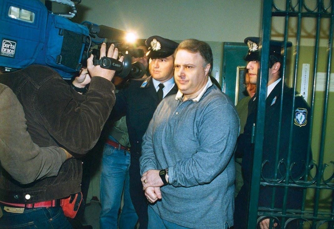 ON THIS DAY: Koskotas embezzlement scandal in Greece (1988) - Sigmalive English