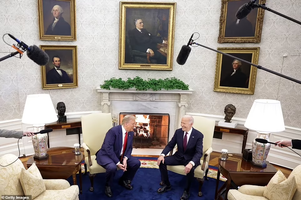 Trump meets with Biden at the White House in an amicable tone - Sigmalive English