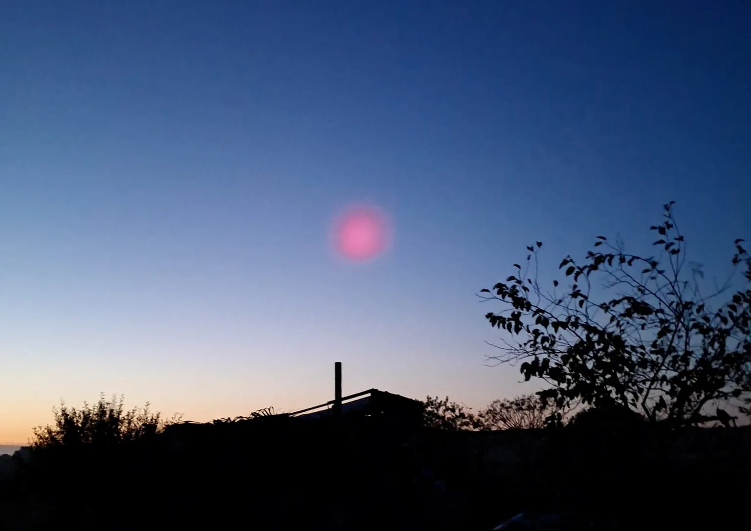 Mystery over pink glow in Cyprus sky –Explanation (Video) - Sigmalive ...