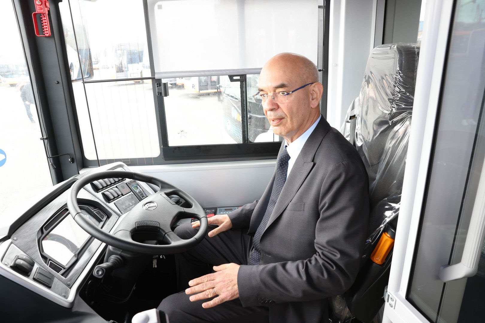 Takata: Vehicle licence renewals and MOT requirements explained - Sigmalive English