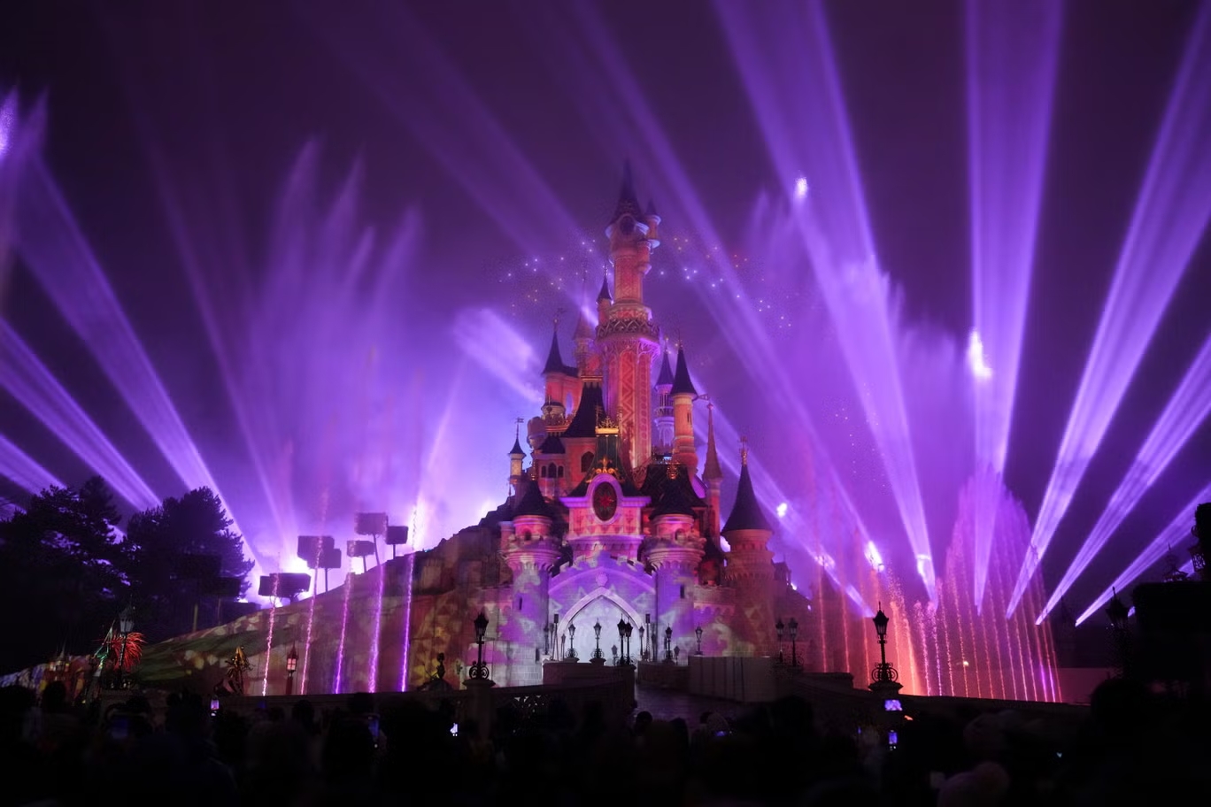 Disneyland Paris unveils spectacular nighttime show - Sigmalive English
