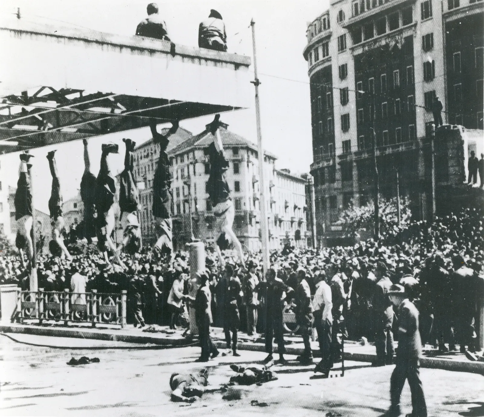 ON THIS DAY: Italian dictator Benito Mussolini is executed (1945 ...