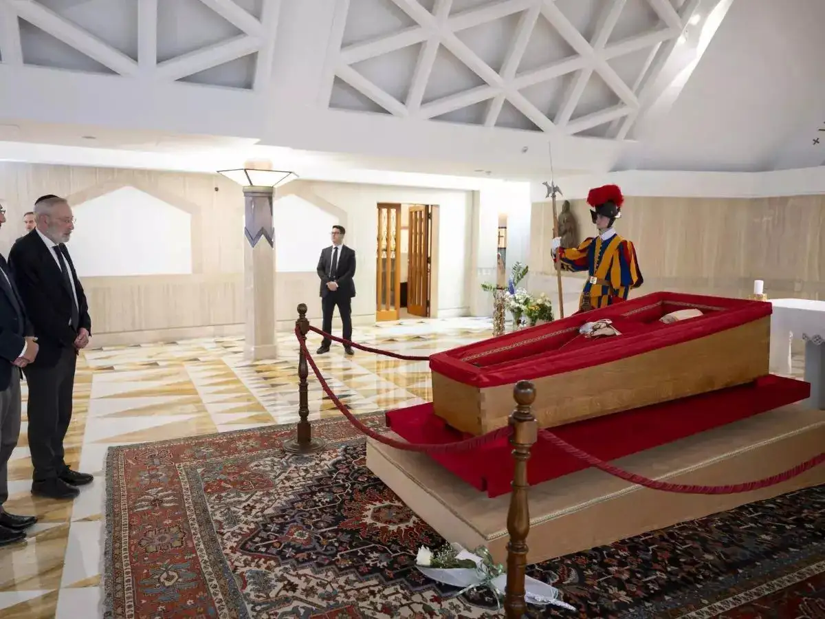 Pope Francis lies in state ahead of Saturday’s funeral - Sigmalive English