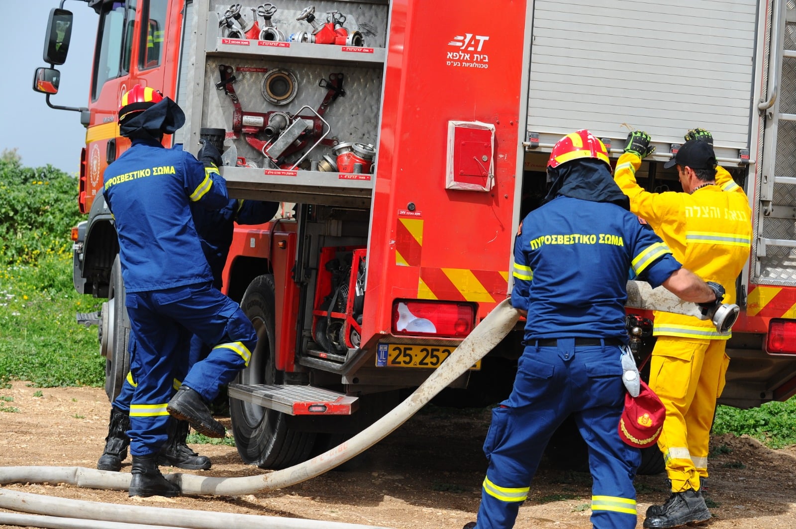 Two fires in Nicosia – One injured, dog rescued - Sigmalive English