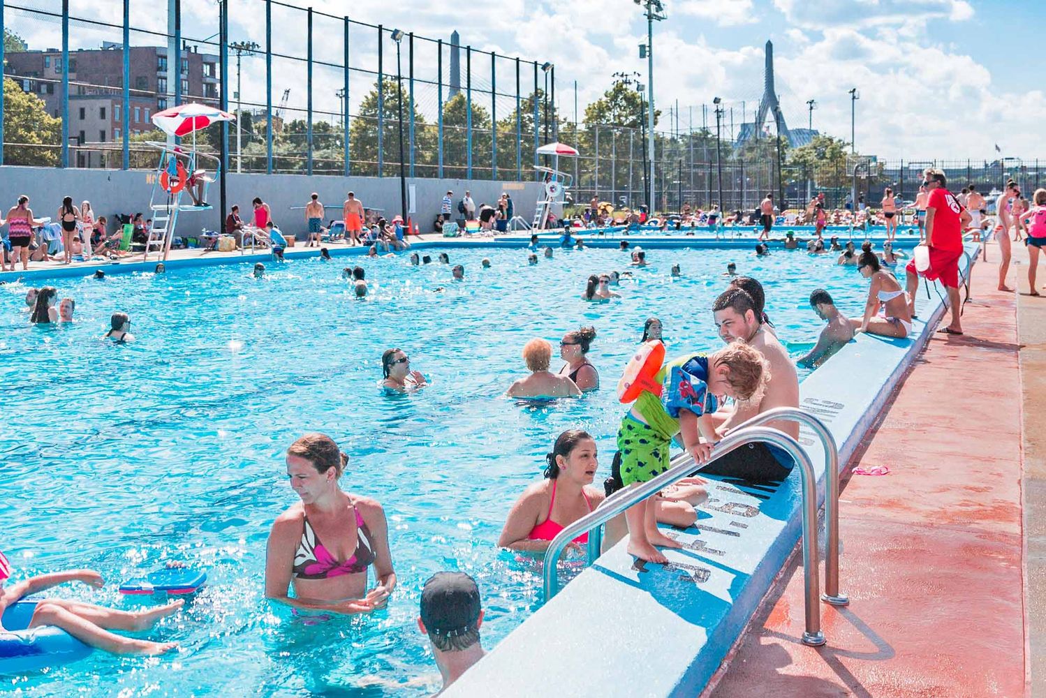 How clean are public swimming pools really? - Sigmalive English