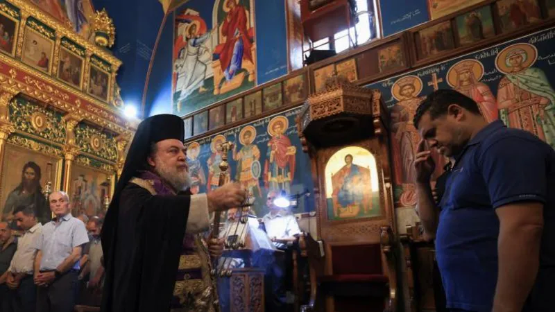 Trump called Netanyahu after Israeli strike on Gaza church - Sigmalive ...