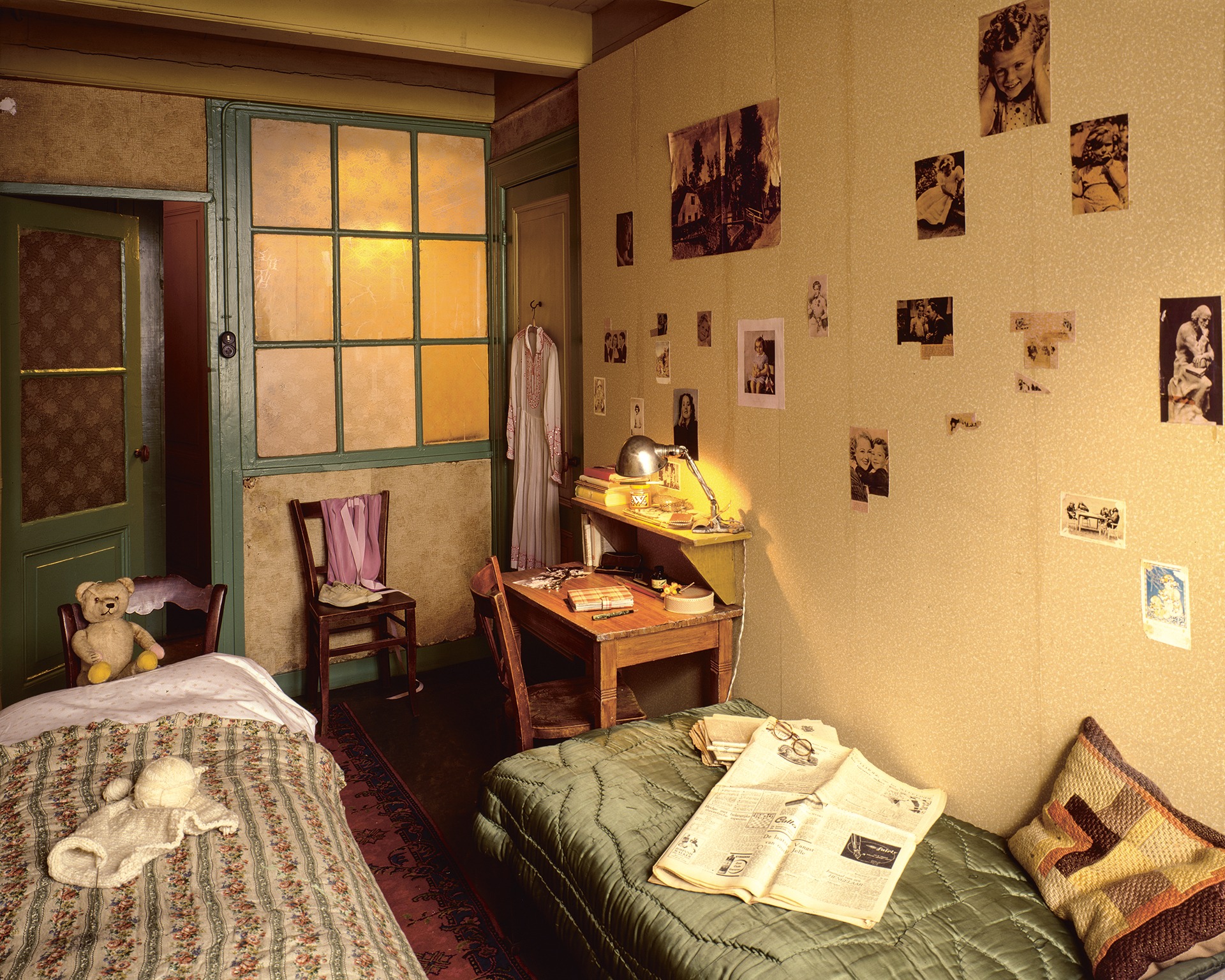 ON THIS DAY: Anne Frank annex discovered (1944) - Sigmalive English