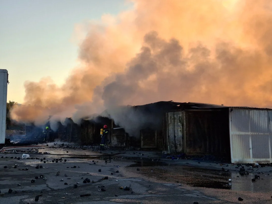 Ypsonas factory fire forces evacuation of homes - Sigmalive English