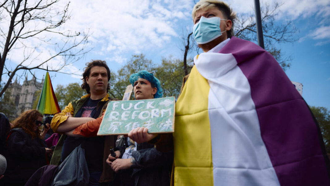 UK - banning trans women from single-sex spaces - Sigmalive English