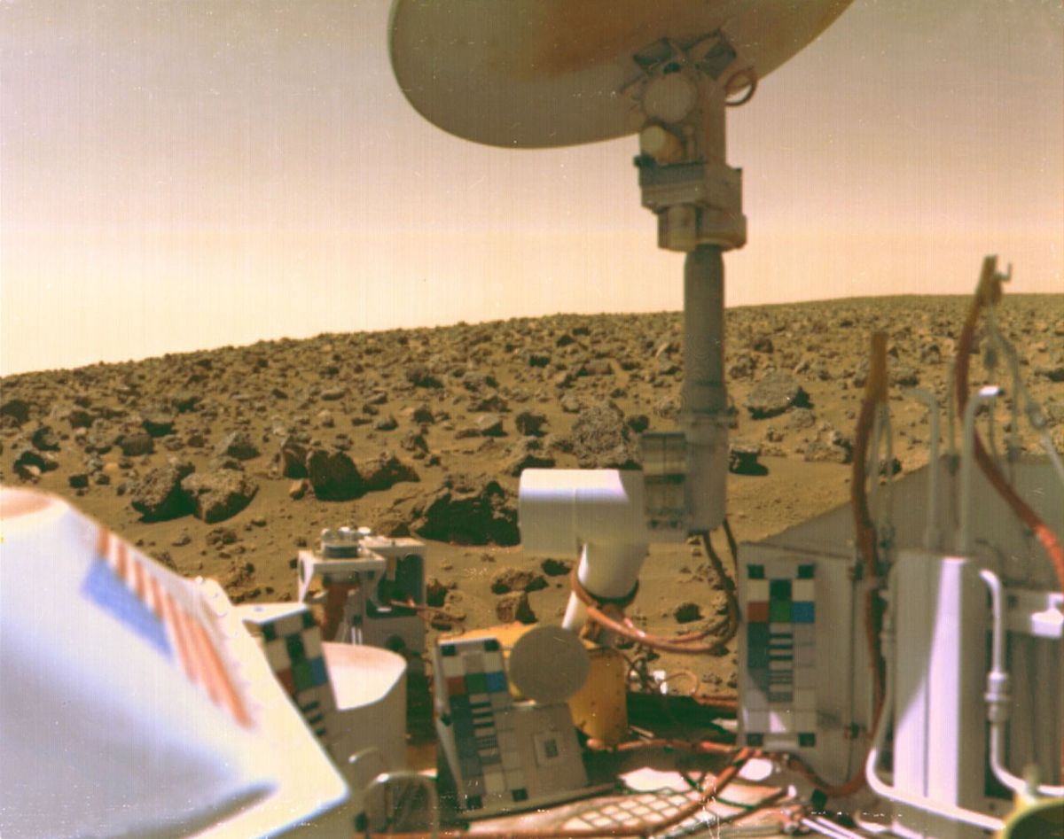 ON THIS DAY: Nasa's spacecraft Viking 2 landed on Mars (1976 ...