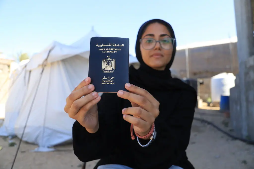 U.S. suspends visas for Palestinian passport holders - Sigmalive English