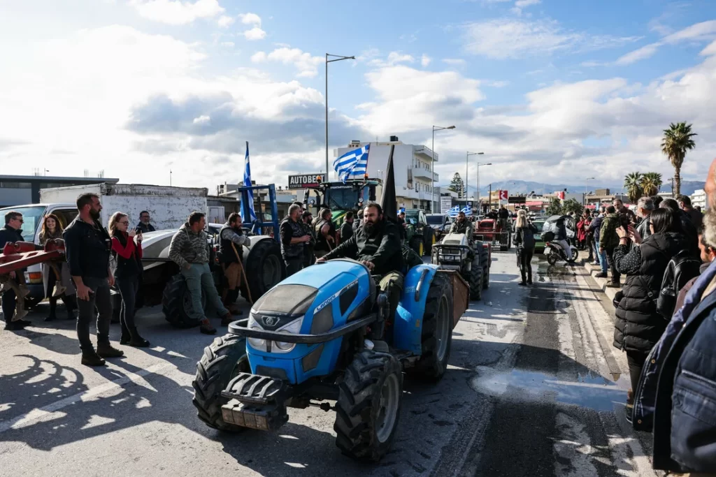 Clashes at Heraklion airport as farmers attempt blockade - Sigmalive English