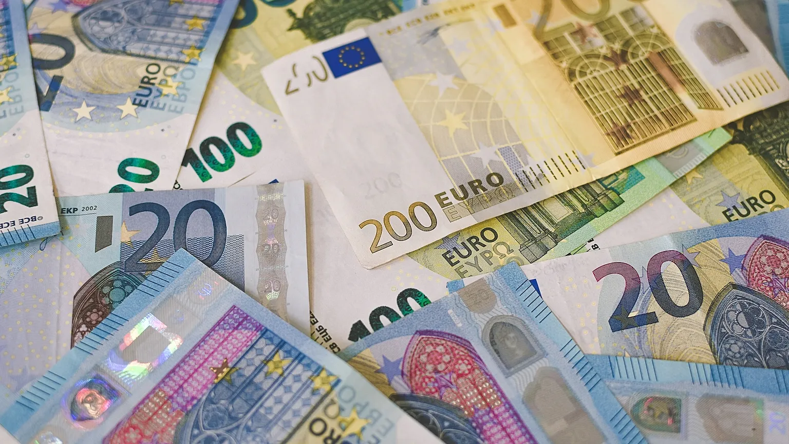 Civil servant salary in 2026 ranges from €9.48 to €46.12 per hour ...