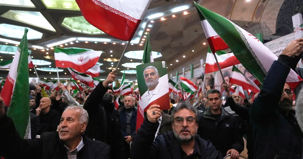 Trump warns Iran as protests turn deadly - Sigmalive English
