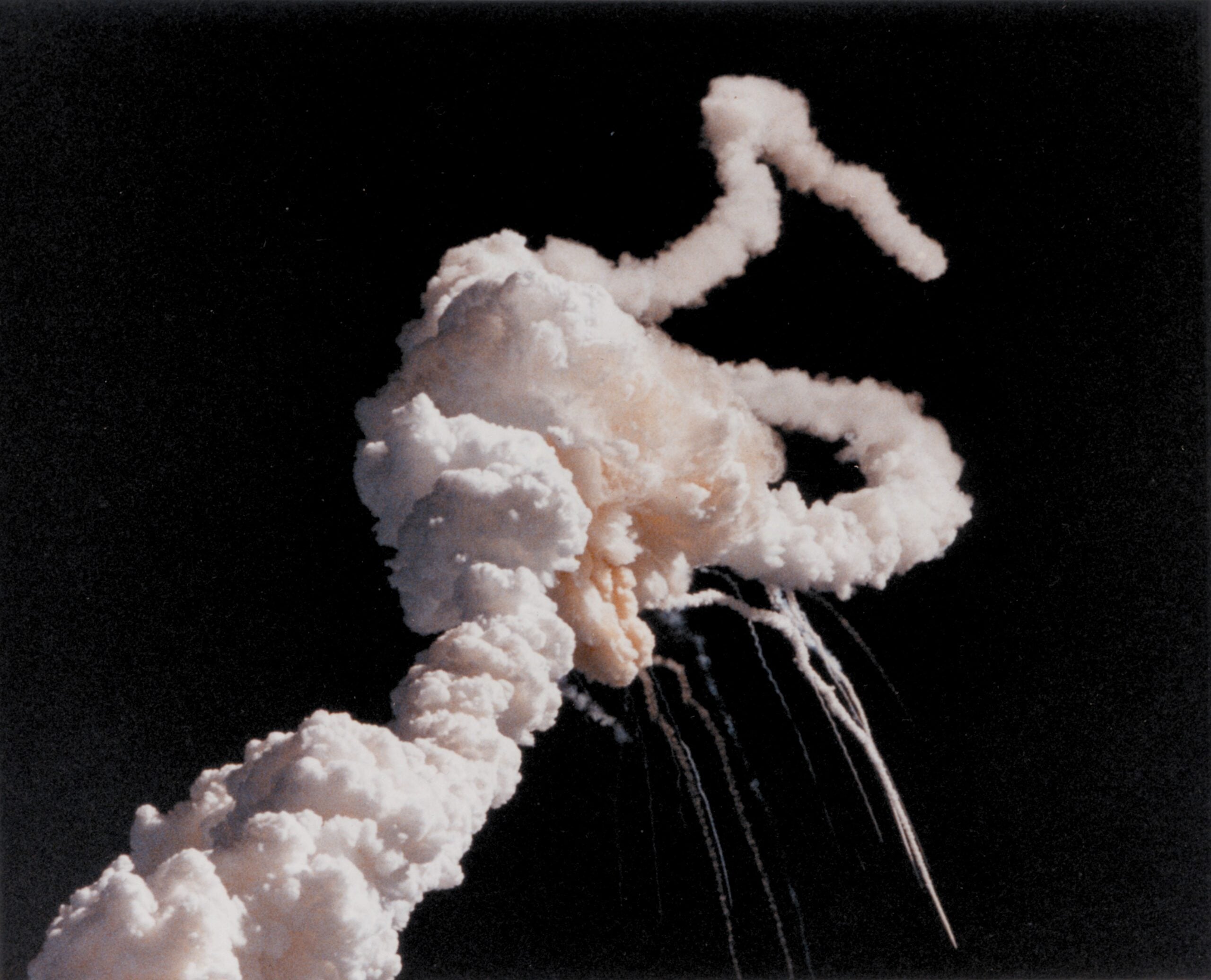 ON THIS DAY: Space Shuttle Challenger explodes (1986) - Sigmalive English