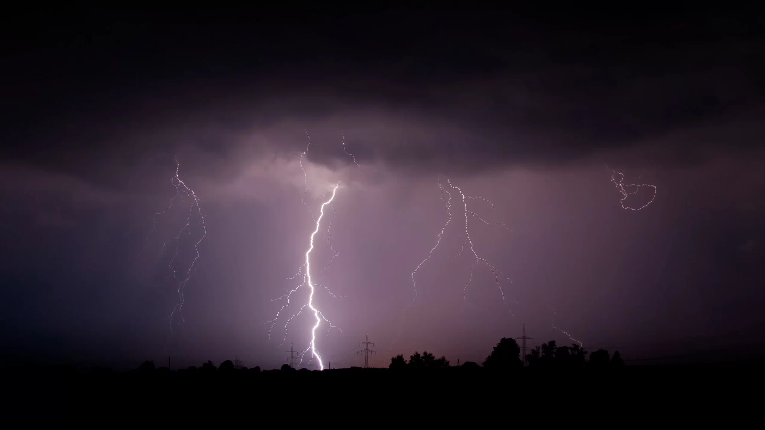 Yellow weather warning issued for rain and thunderstorms - Sigmalive ...