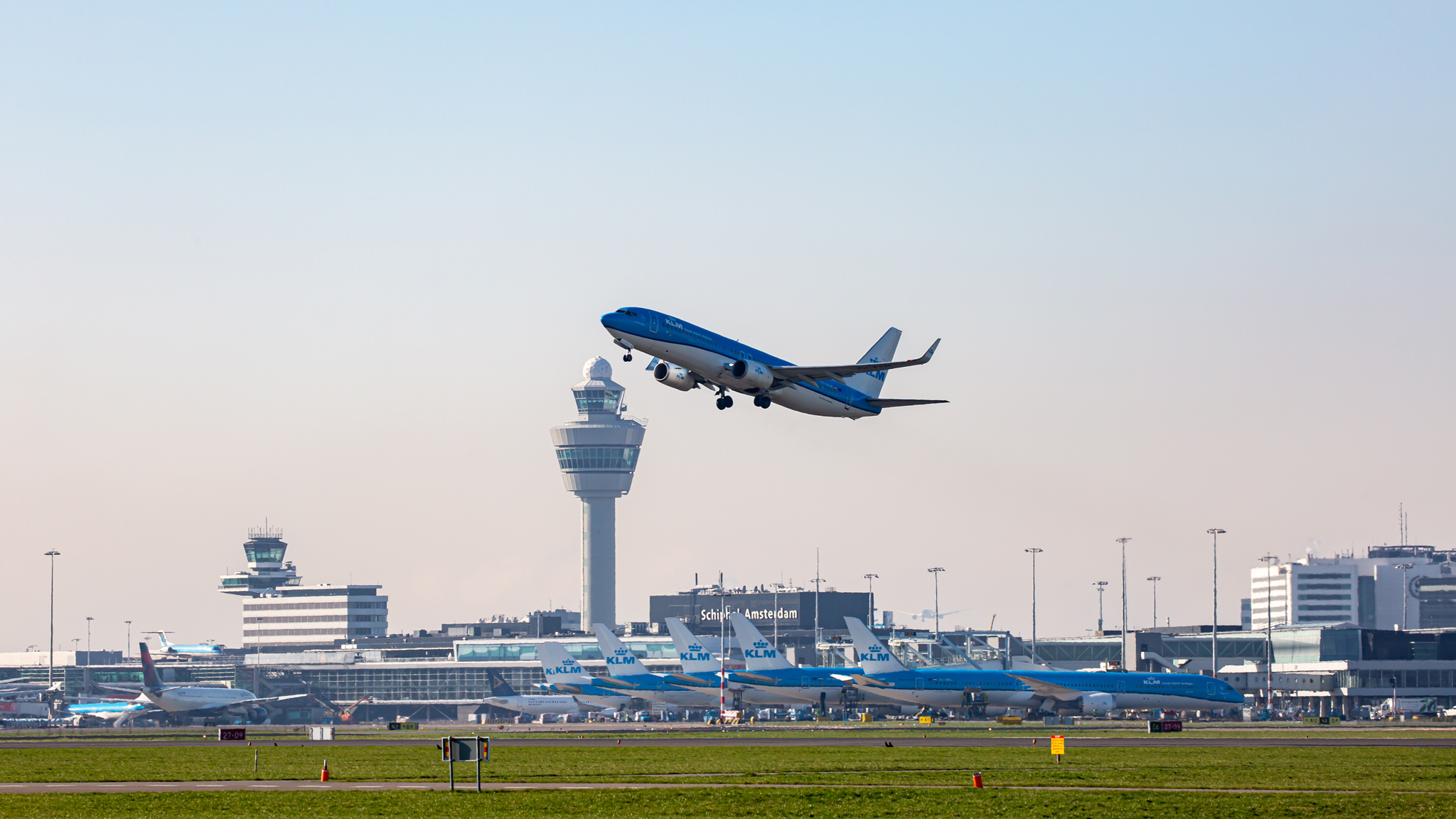 Air travellers to enjoy free cabin luggage and keep delay compensation ...